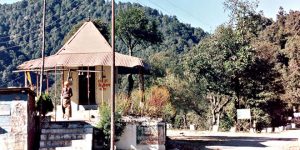 সাড়ে ৭ হাজার ফুট উচ্চতায় অতিপবিত্র এক সরোবর, এর জলে স্নান করা নিষেধ